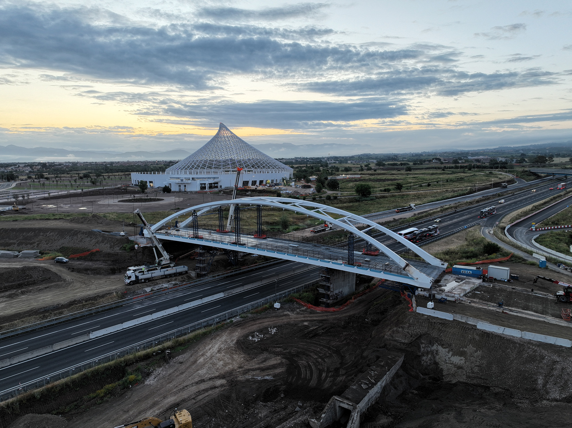 VARATO IL NUOVO PONTE AD ARCO SULL’AUTOSTRADA A1 | Modulo.net - Il portale della progettazione